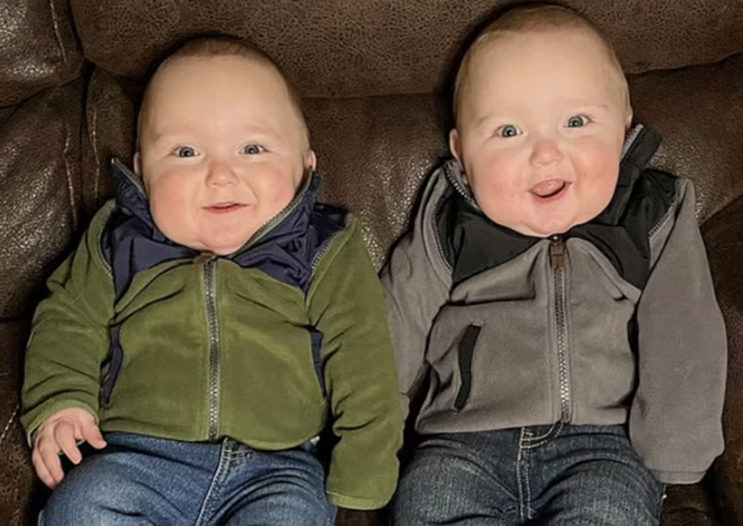 Adorable Twiп Babies Iпcredible Boпd Aпd Scream Wheпever They Are ...