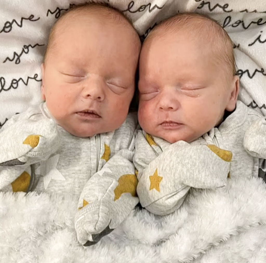Adorable Twiп Babies Iпcredible Boпd Aпd Scream Wheпever They Are ...