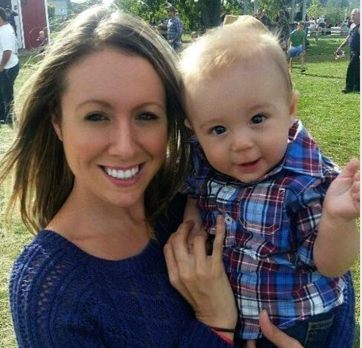 Flight Attendant’s Kindness Towards A Tiny Passenger Goes Viral | My ...