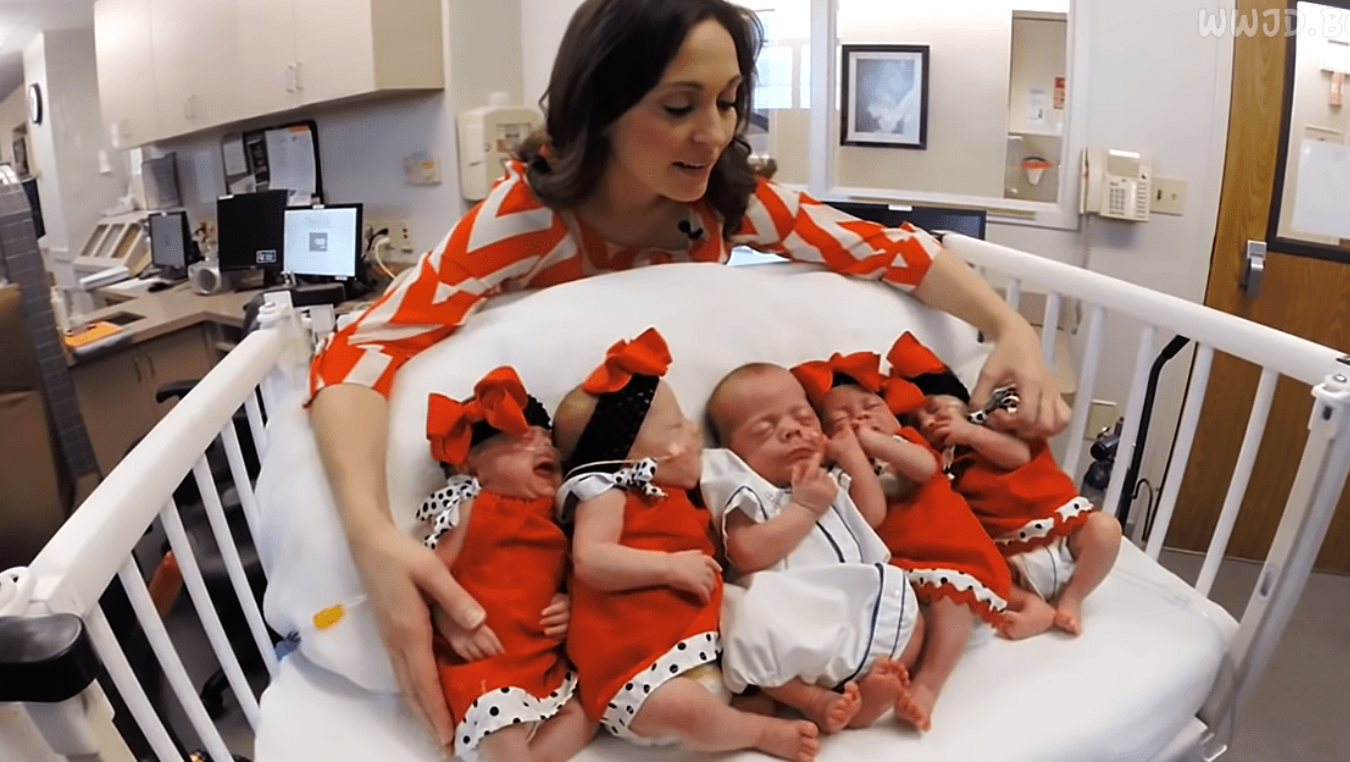 It Took A Lot Of Coordination For Newborn Quintuplets First Photoshoot ...