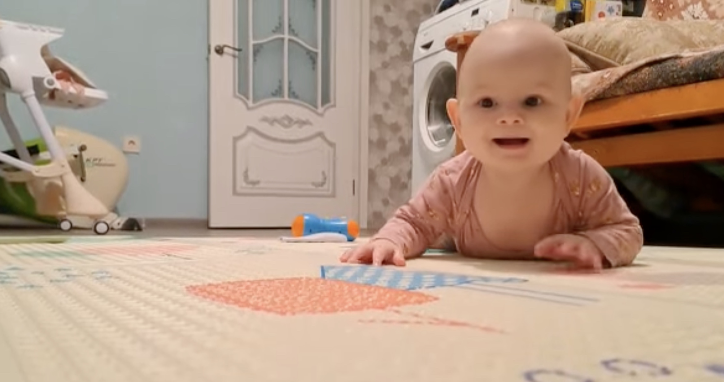 Future blogger : Baby girl’s amazing communication with the camera | My ...