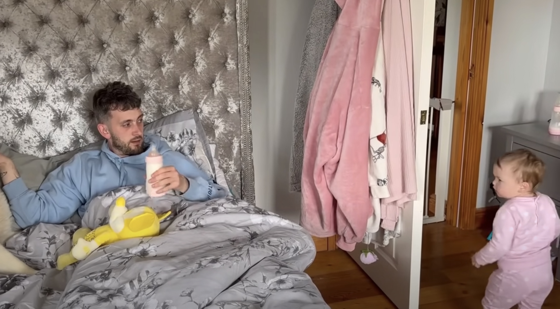 Hilarious moment! Little Sassy doesn’t want to sleep and is arguing ...